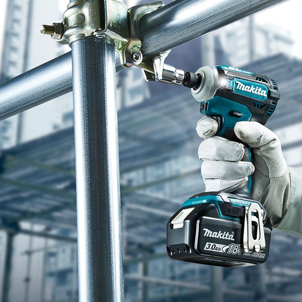 Parafusadeira de Impacto à Bateria 18V e Maleta DTD171RFJ Makita - J Nakao